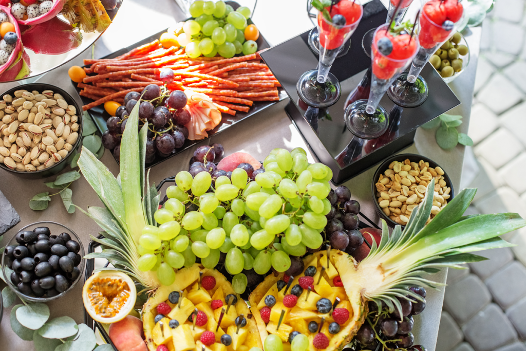 How Much Fruit Per Person for 10–100 Guests (Easy Party Guide ...