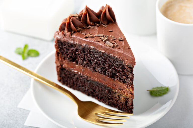 How to Store Cake (So It Stays Fresh, Moist, and Delicious) | Summer ...