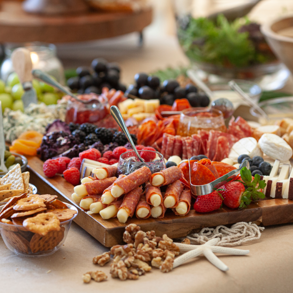 Graduation Party Food Guide (How Much Food for Any Crowd + Easy ...