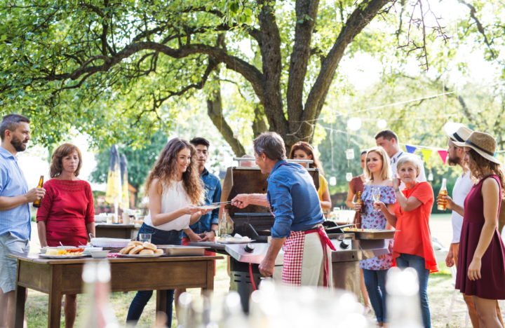 Graduation Party Food Guide (How Much Food for Any Crowd + Easy ...