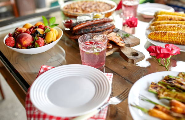 Graduation Party Food Guide (How Much Food for Any Crowd + Easy ...